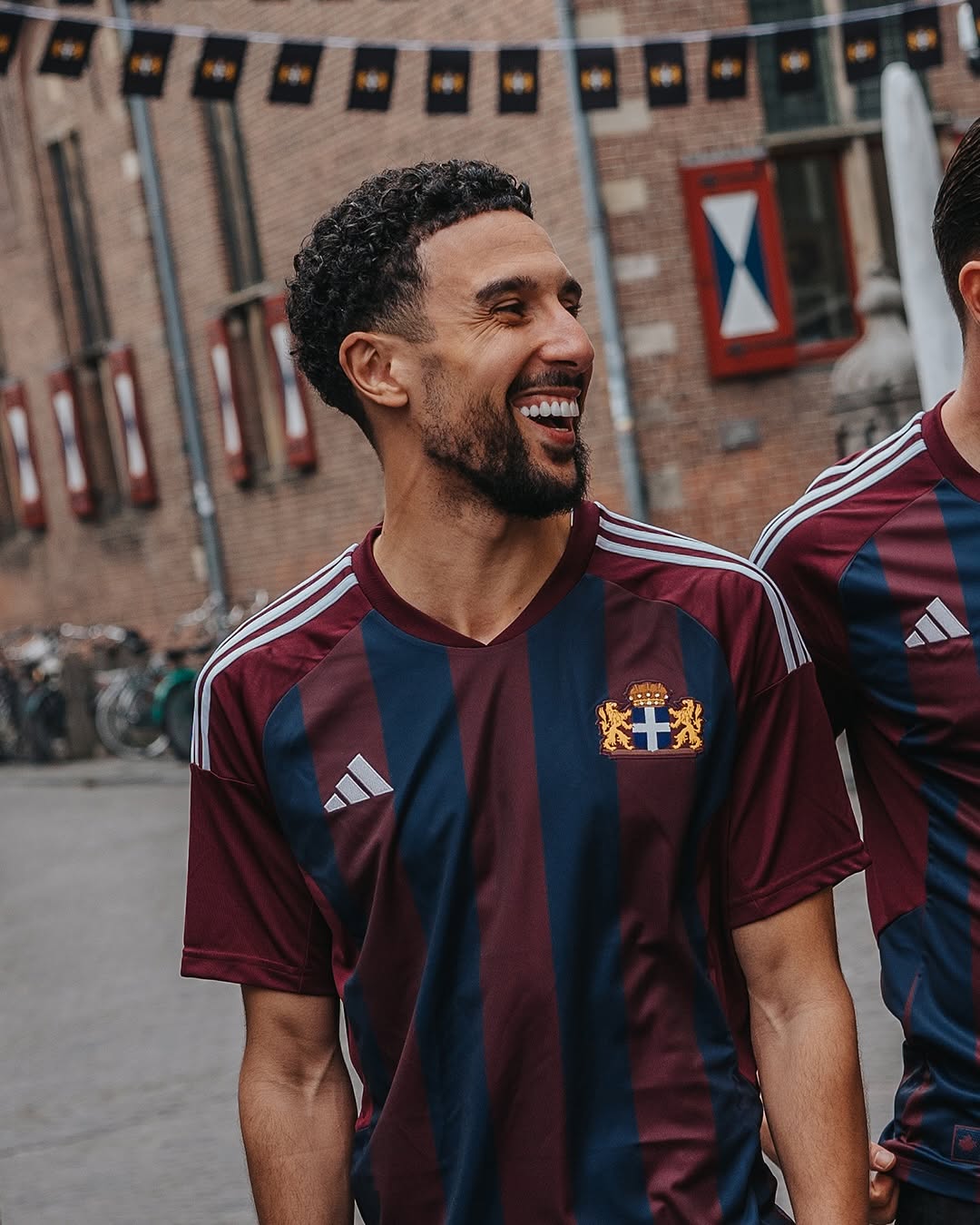 PEC Zwolle brengt met voetbalshirt ode aan Leo Major met speciaal ...