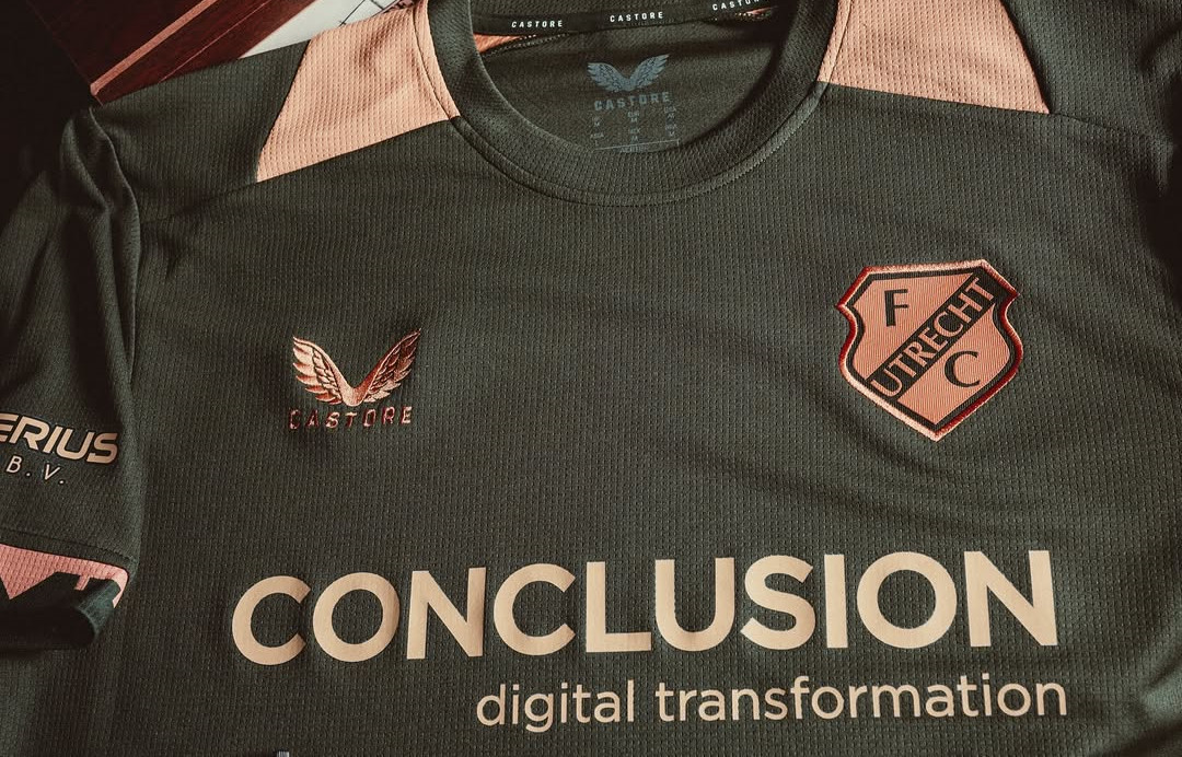 FC Utrecht uitshirt 2025-2026 eert historische centrum - Voetbalshirts.com